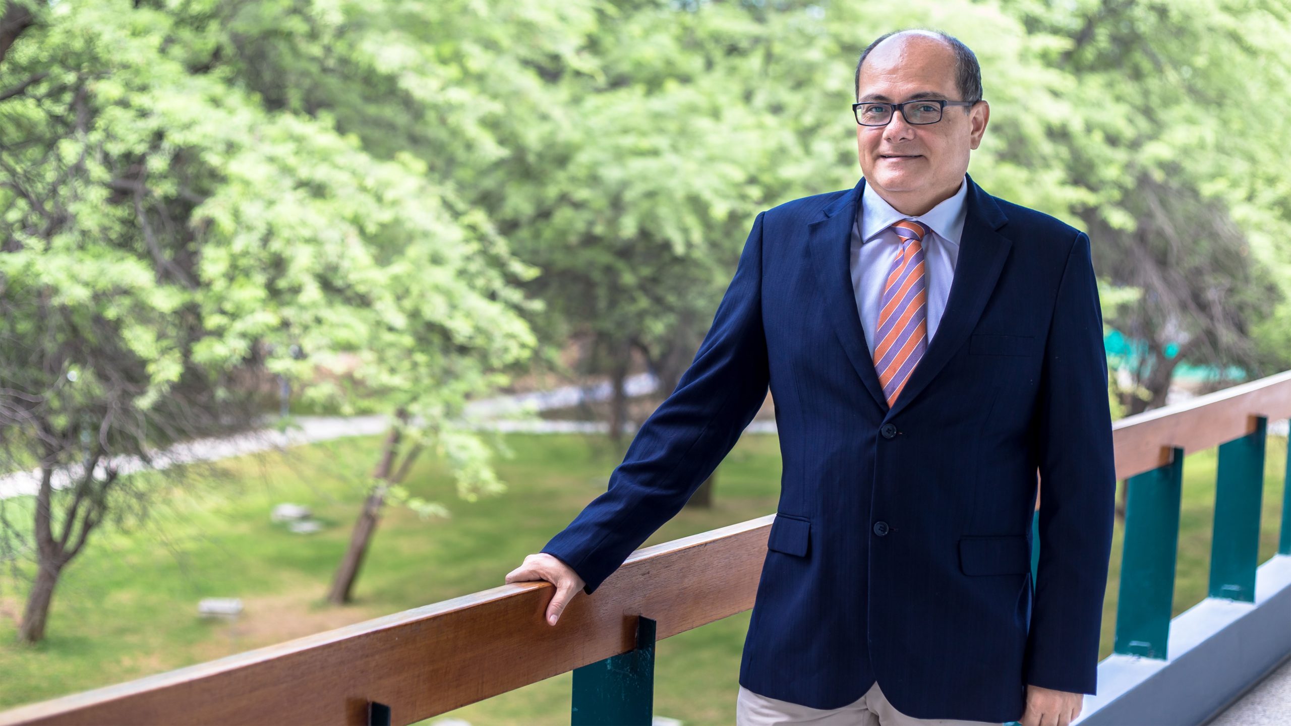 Investigaciones de Filosofía del Dr. Fernando Riofrío - Revista Amigos