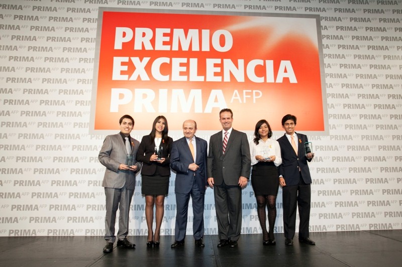 El esfuerzo y la excelencia académica: alumnos de la UDEP reciben ...