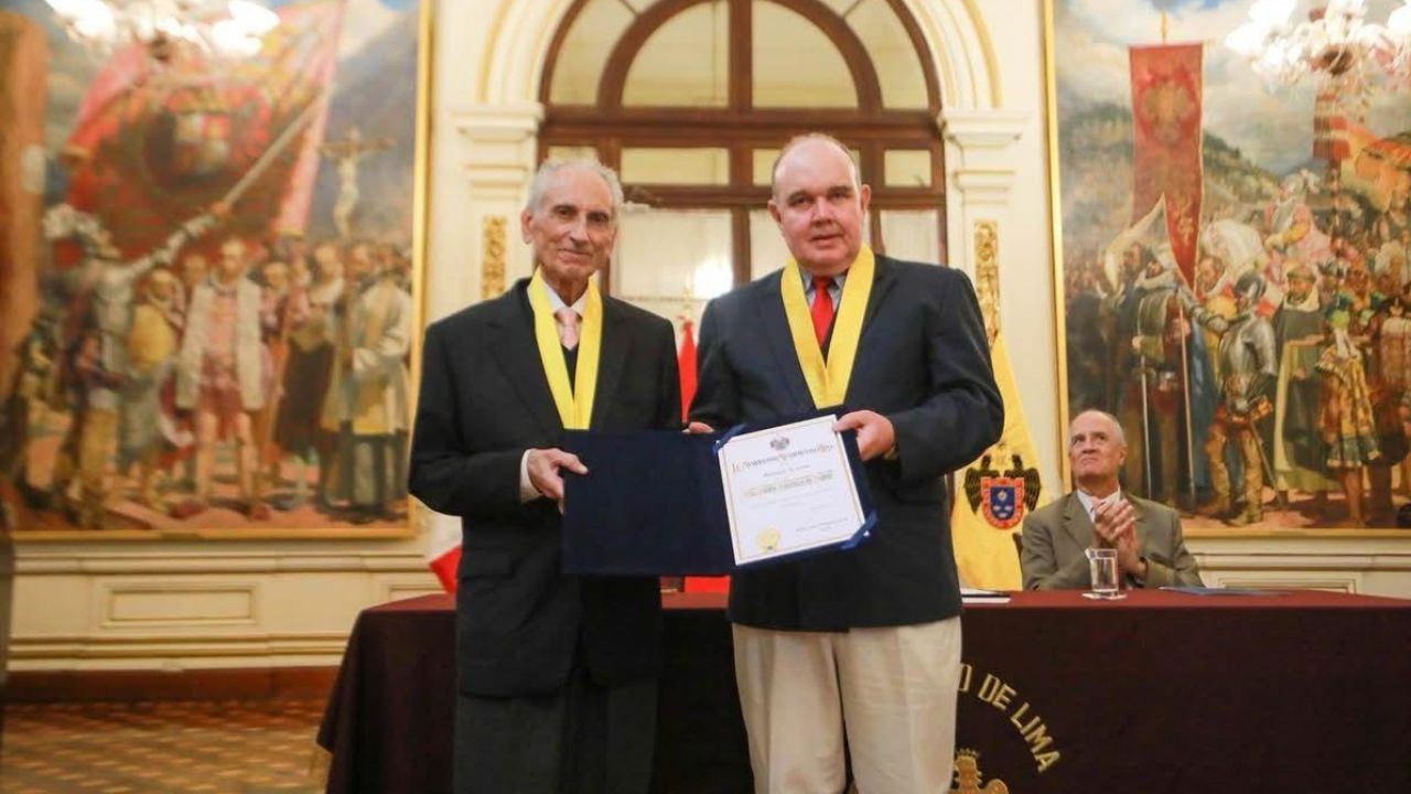 Condecoran al doctor Pablo Ferreiro con la Medalla de Lima » UDEP Hoy