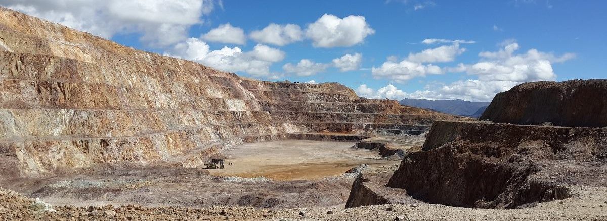 Análisis de estabilidad de taludes en suelos - Ingeniería